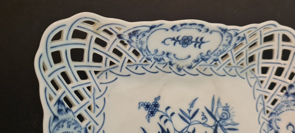 Meissen Blue Onion Dish, 1950s for sale at Pamono