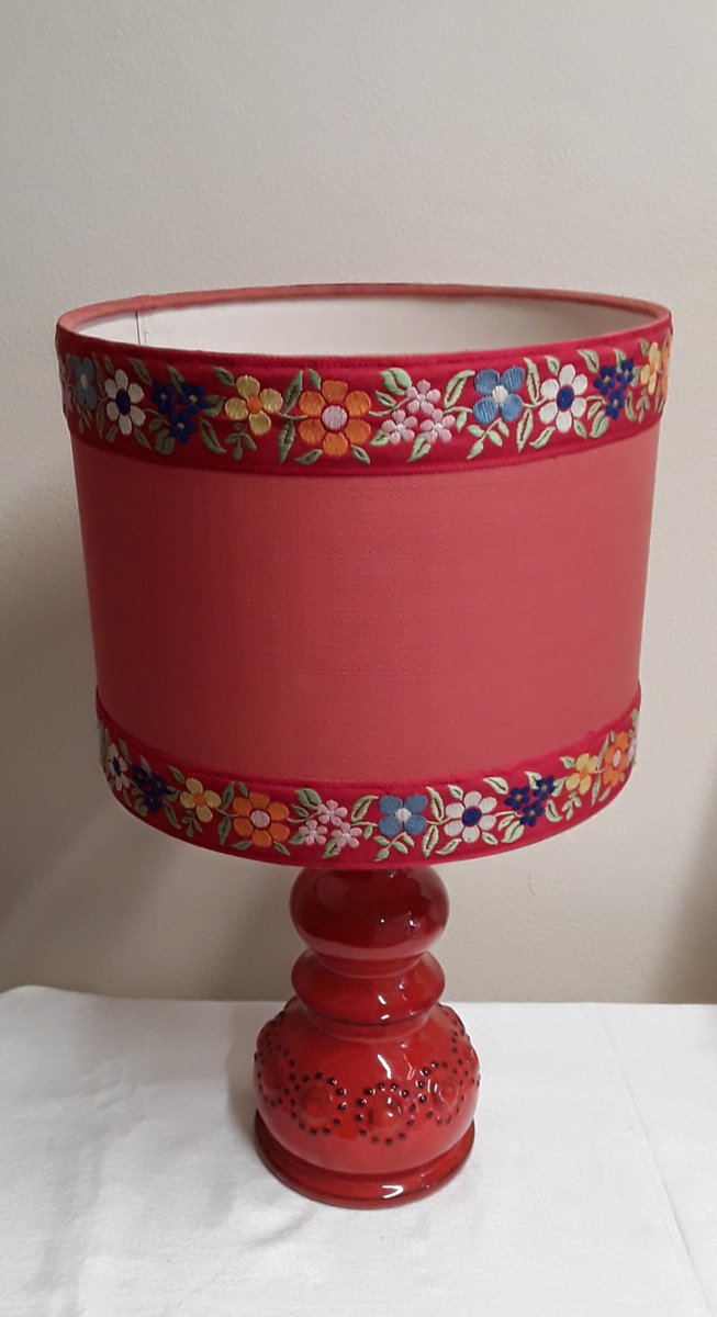 German Table Lamp with Red Patterned Ceramic Foot and Red Fabric Shade ...