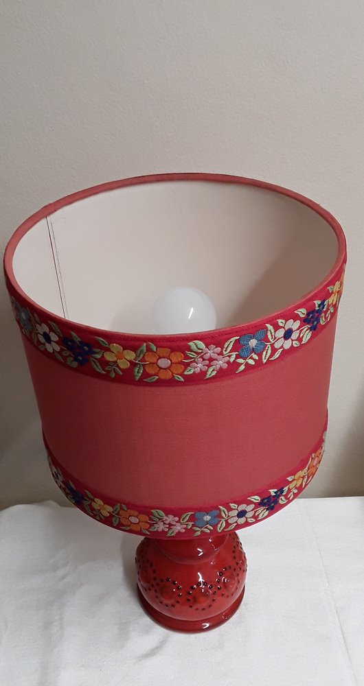German Table Lamp with Red Patterned Ceramic Foot and Red Fabric Shade ...
