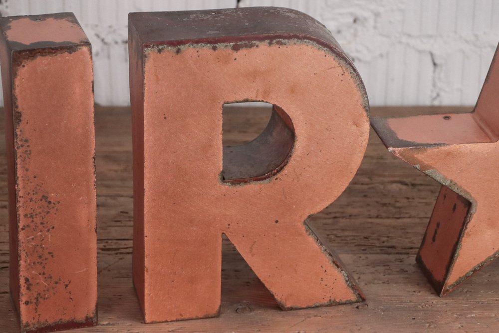 Vintage Italian Sir Letters in Copper, 1960s, Set of 4 for sale at Pamono