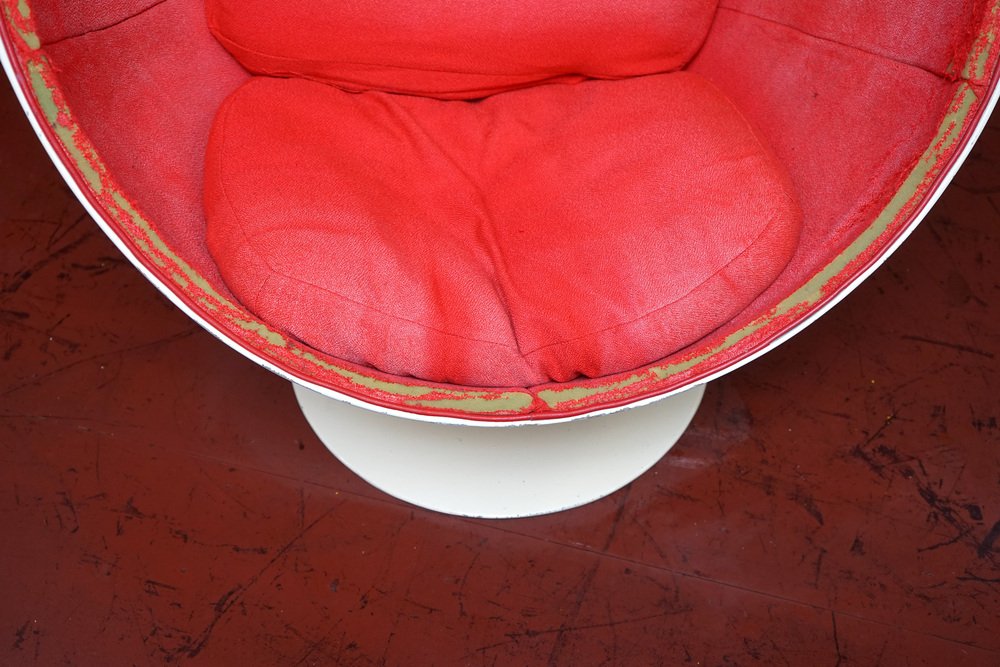Vintage White Ball Chair with Aluminium Foot attributed to Eero Aarnio ...