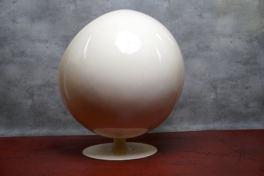 Vintage White Ball Chair with Aluminium Foot attributed to Eero Aarnio ...