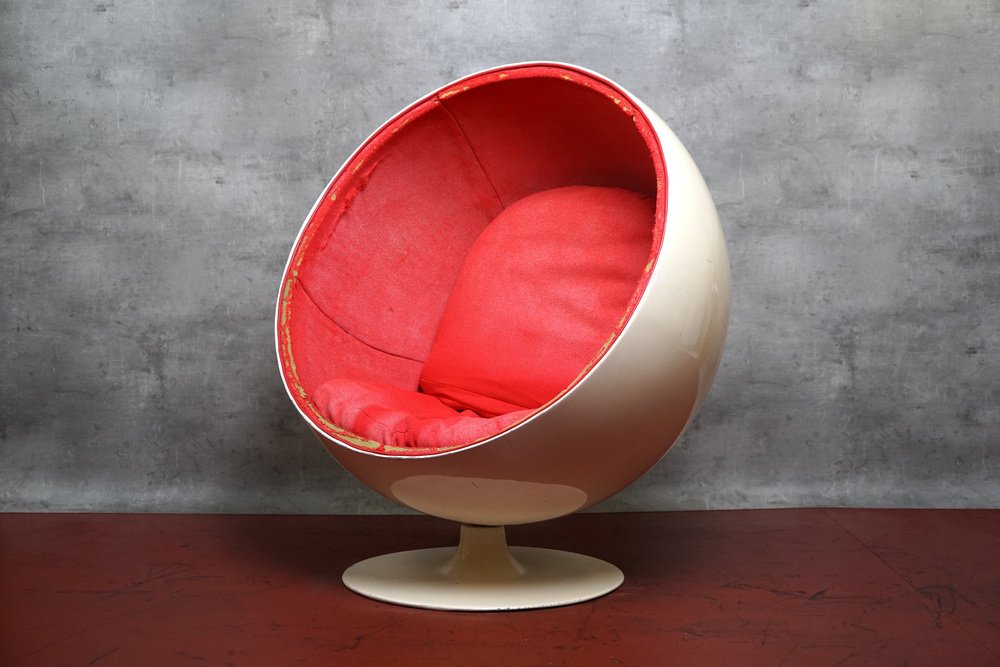 Vintage White Ball Chair with Aluminium Foot attributed to Eero Aarnio ...