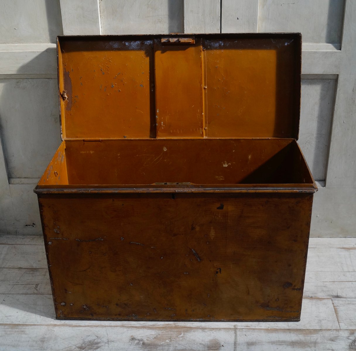 Victorian Metal Deed Box, 1880s for sale at Pamono