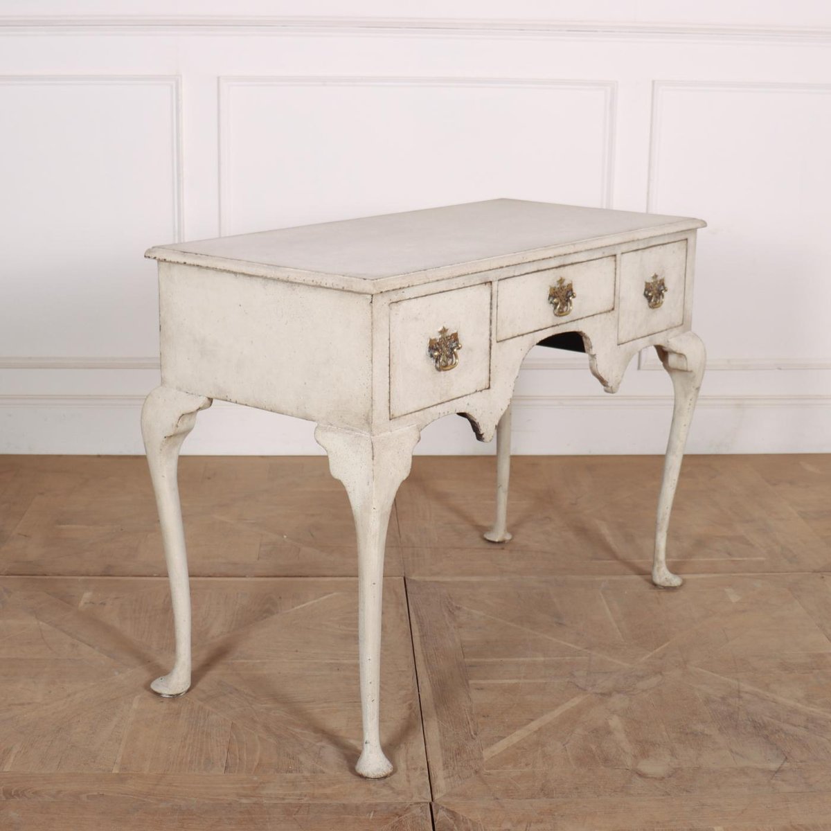 18th Century Painted Low Boy for sale at Pamono