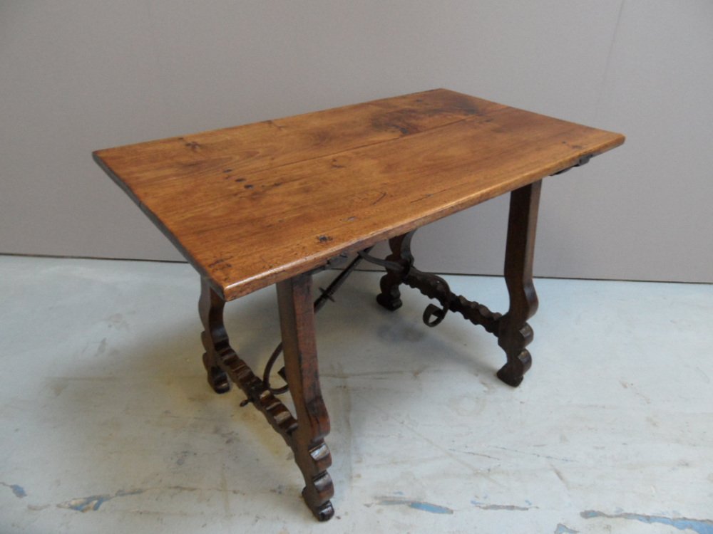 Antique Spanish Sidetable for sale at Pamono
