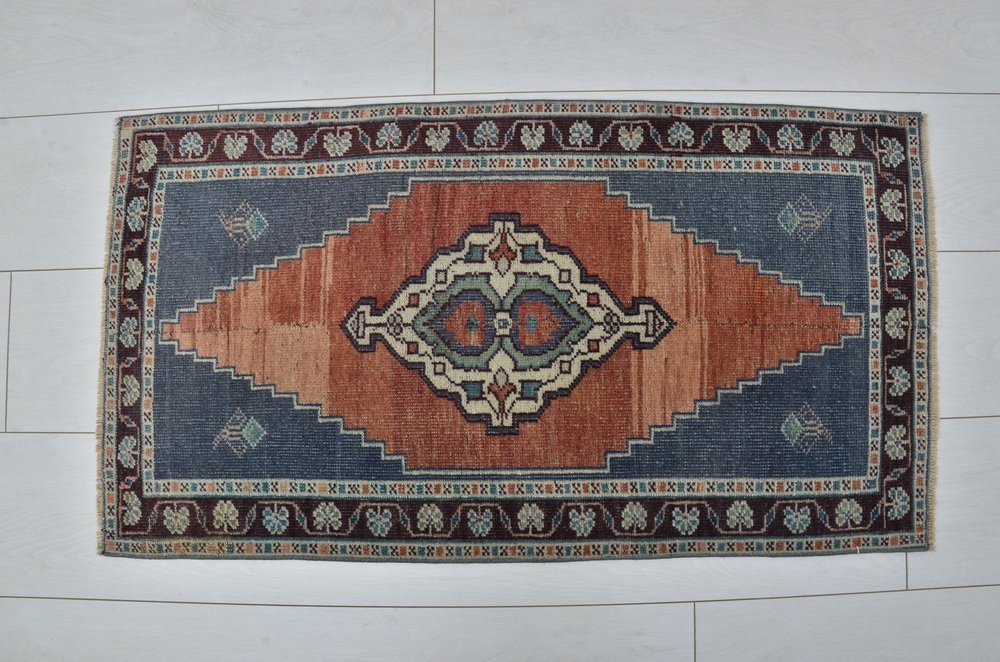 Small Turkish Rug, 1960s for sale at Pamono