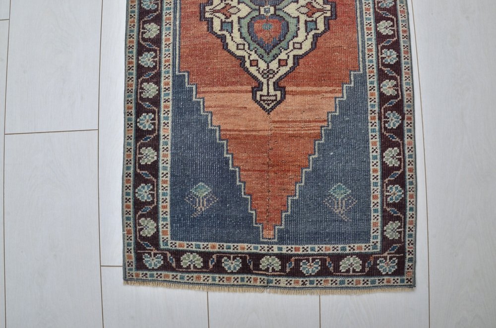 Small Turkish Rug, 1960s for sale at Pamono