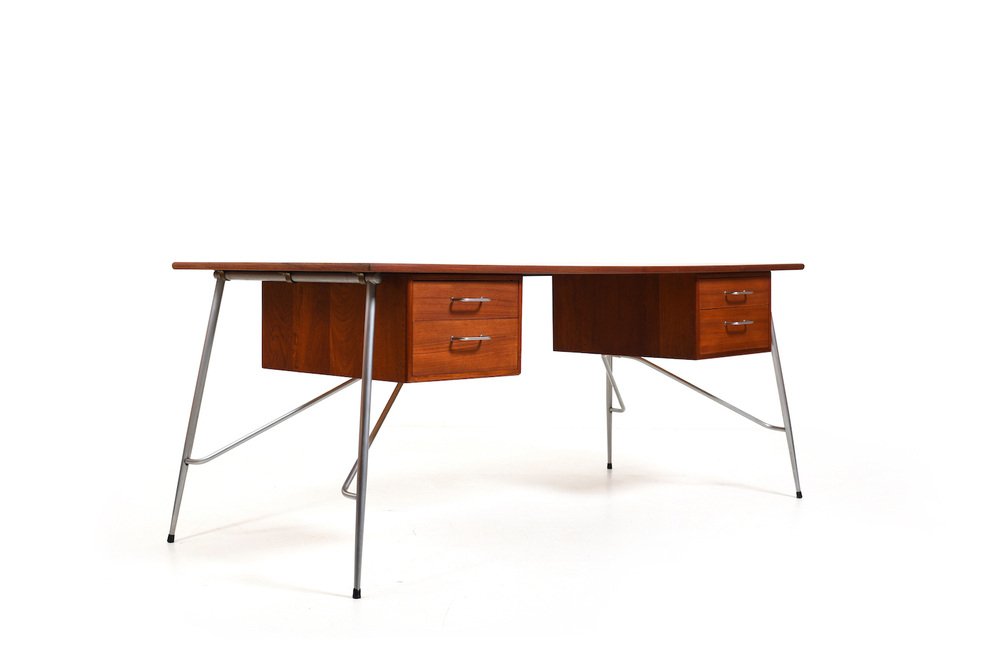 Teak Model 202 Desk by Børge Mogensen, 1950s for sale at Pamono