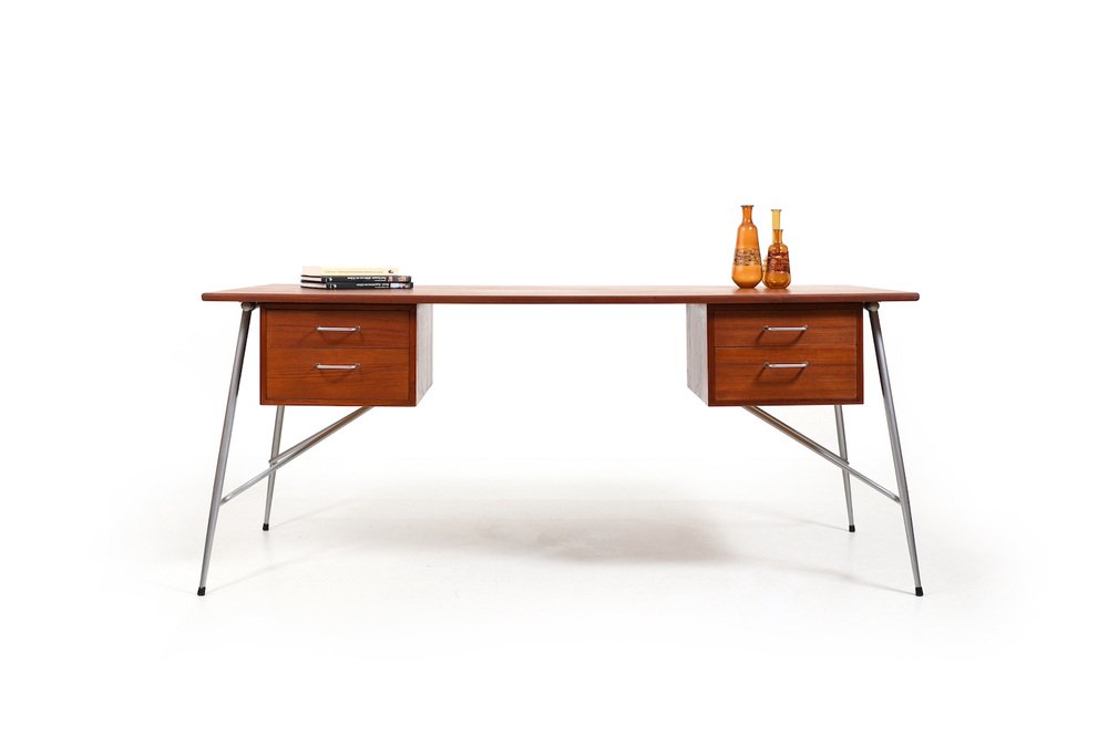 Teak Model 202 Desk by Børge Mogensen, 1950s for sale at Pamono