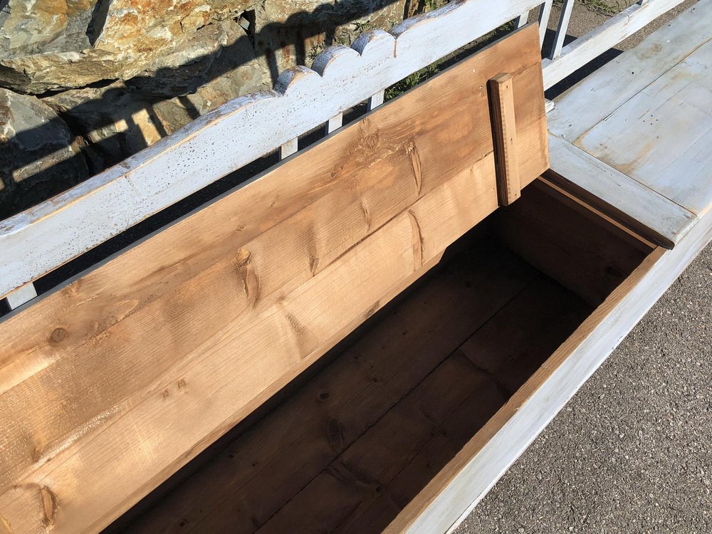 Provincial Rustic Chest Bank for sale at Pamono