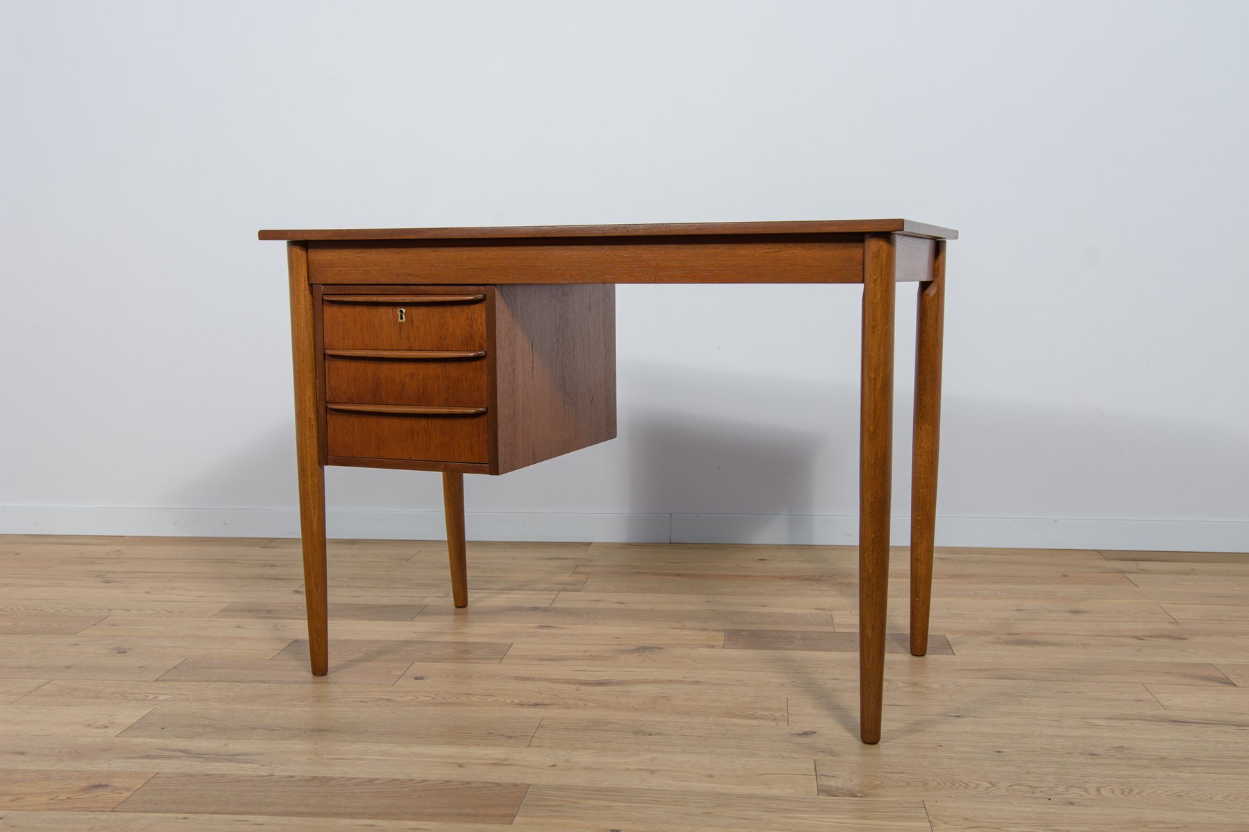 Small Mid-Century Danish Teak Desk, 1960s for sale at Pamono