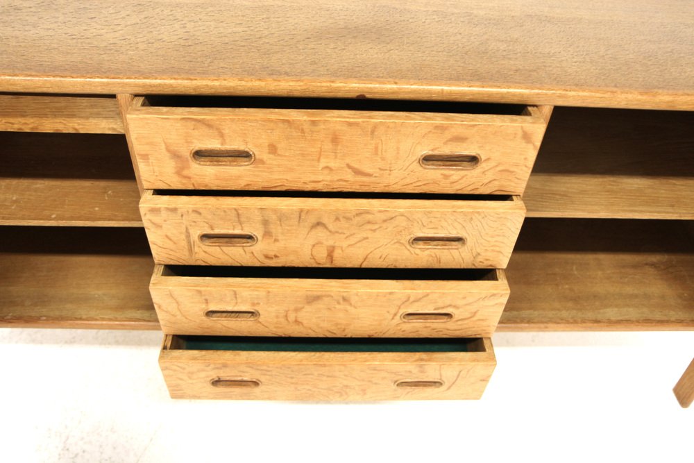 Skandinavisches Buffet aus Eiche, Dänemark, 1970er bei Pamono kaufen