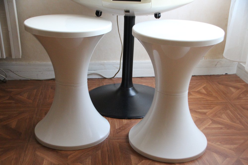 Weiße Space Age Hocker aus Kunststoff, 1990, 2er Set bei Pamono kaufen