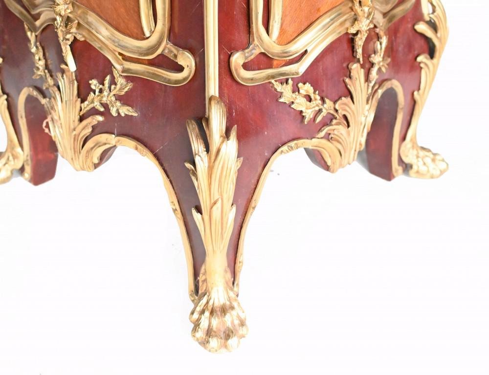 Französische Ormolu Sockelleisten mit Intarsien nach Francois Linke ...