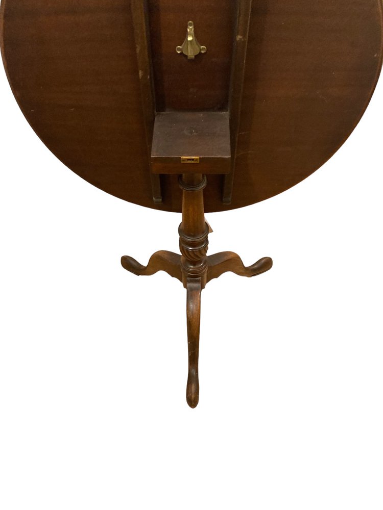 18th Century Tilt Top Table on Tripod Feet for sale at Pamono