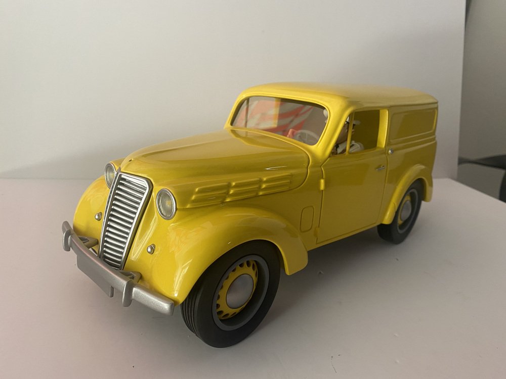 ART104 Gil Jourdan Model Car for sale at Pamono