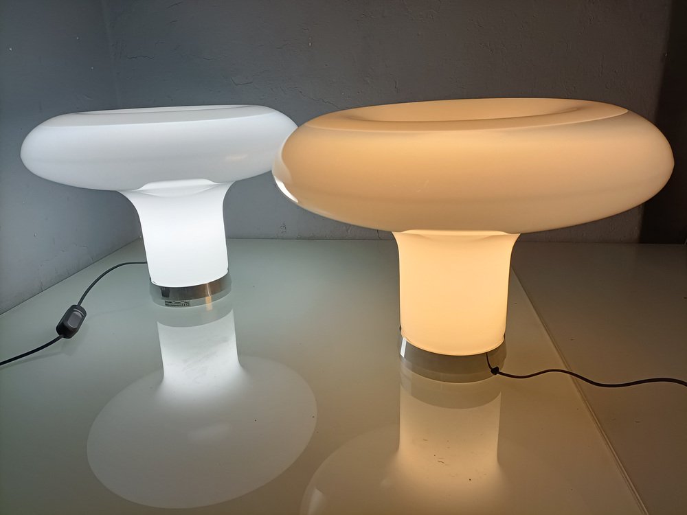 Model Lesbo Table Lamp by Angelo Mangiarotti for Artemide, 1990s for sale at Pamono