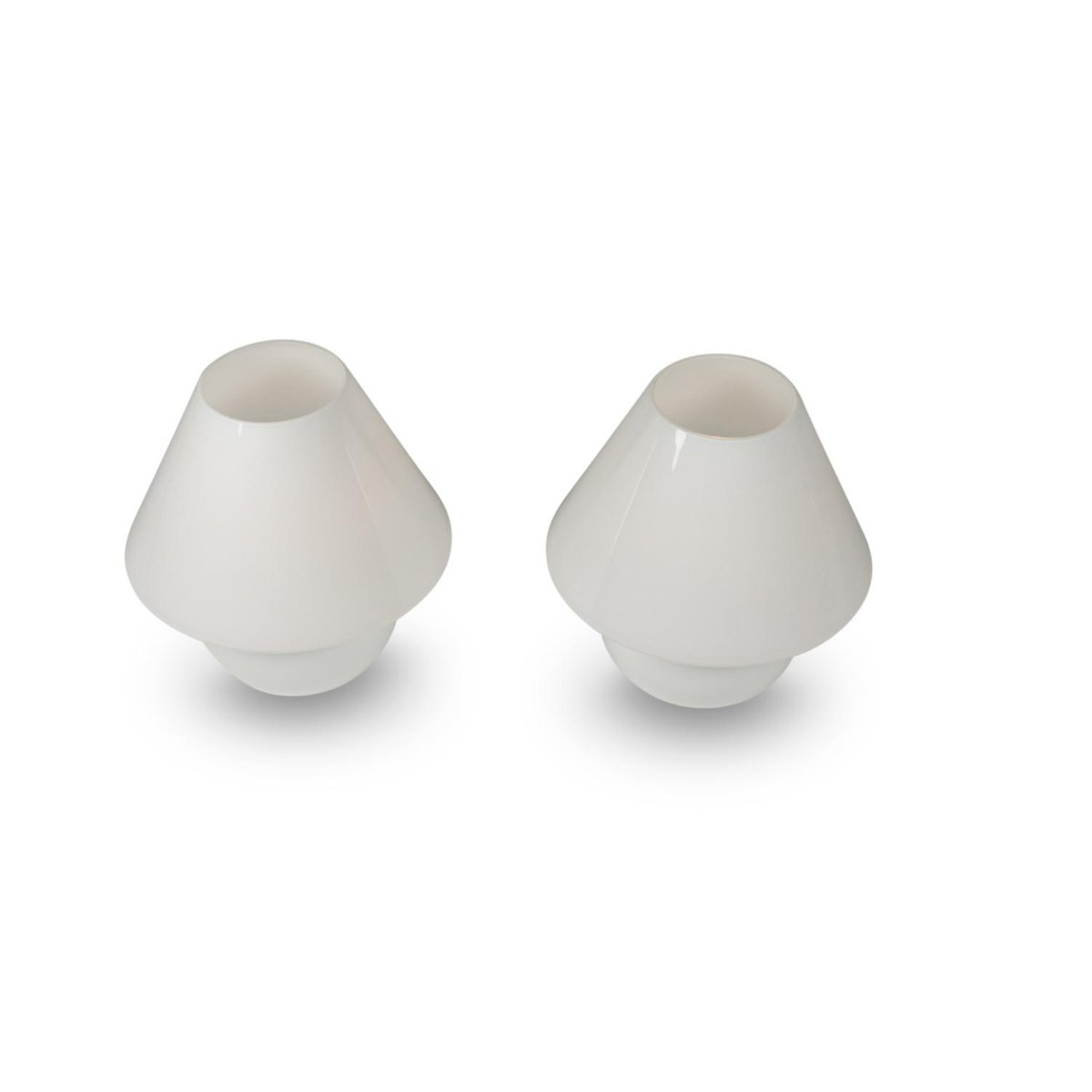 White Opaline Table Lamps, 1990s, Set of 2 for sale at Pamono