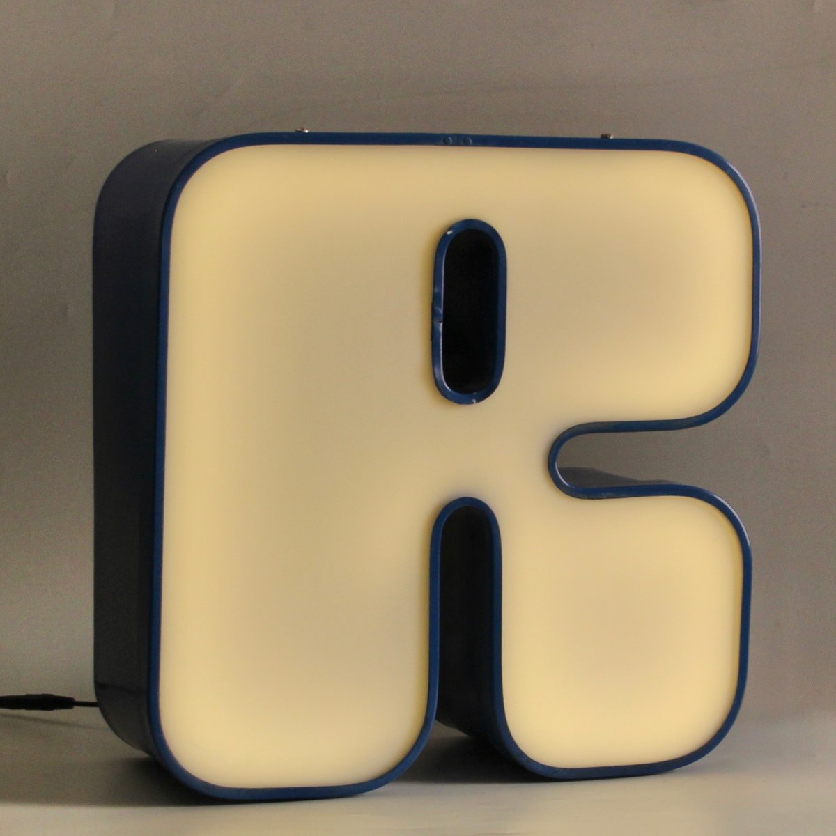 Mid-Century Illuminated Letter R, 1970s for sale at Pamono