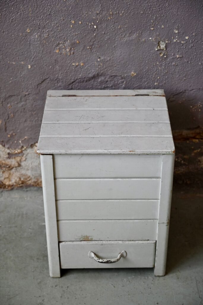 Böhmischer Hocker mit Patina-Finish, 1940er bei Pamono kaufen