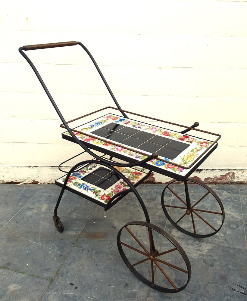 Carrello bar in ceramica dipinta a mano e ferro battuto di N. Teplow ...