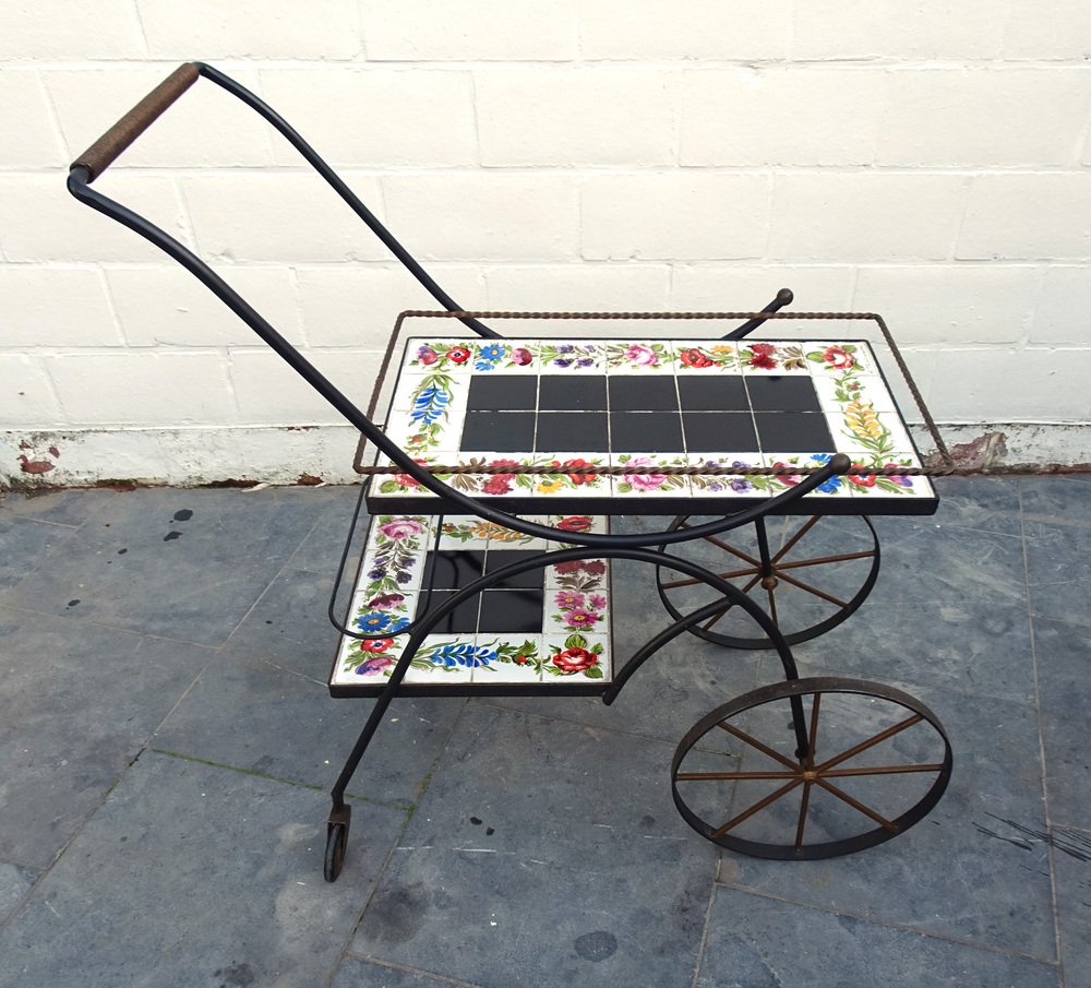 Carrello bar in ceramica dipinta a mano e ferro battuto di N. Teplow ...