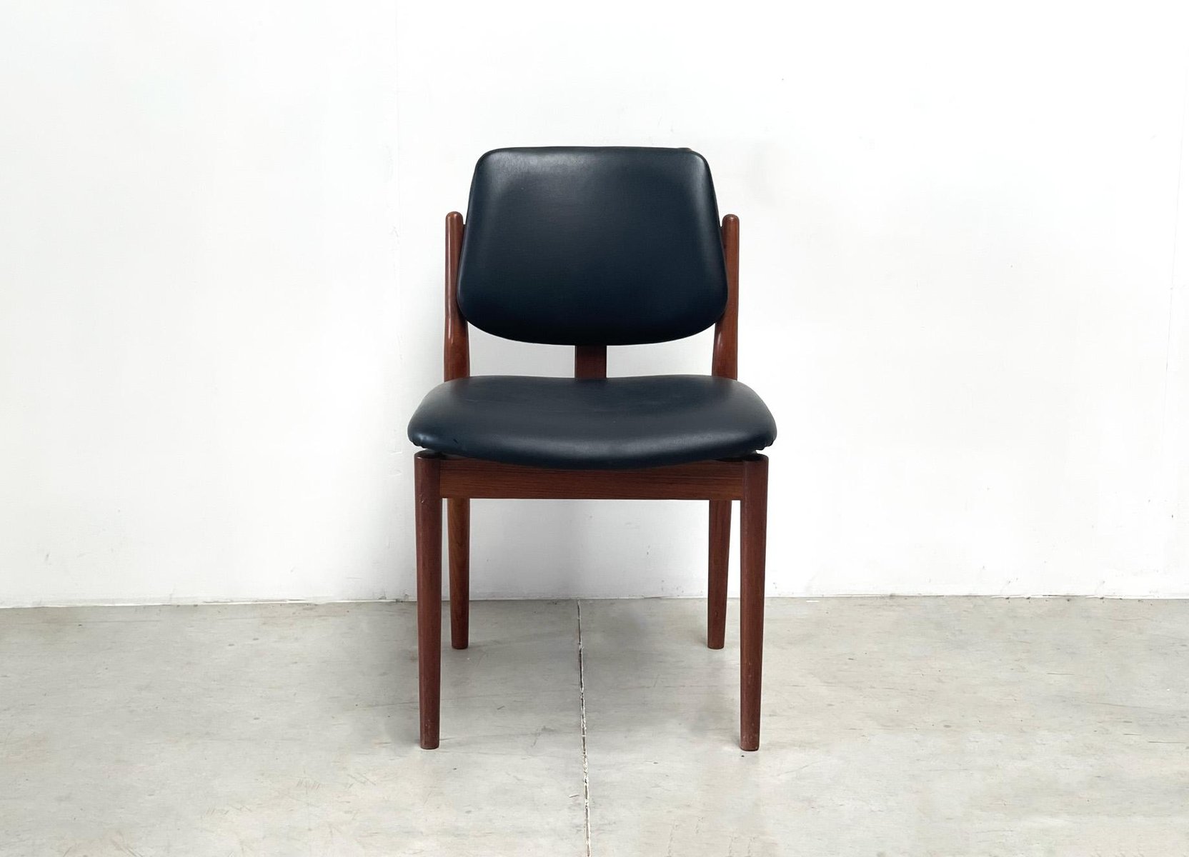 Vintage Chair by Arne Vodder for sale at Pamono