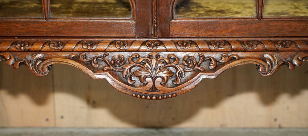 Antique Chippendale Pagoda Top Display Case for sale at Pamono