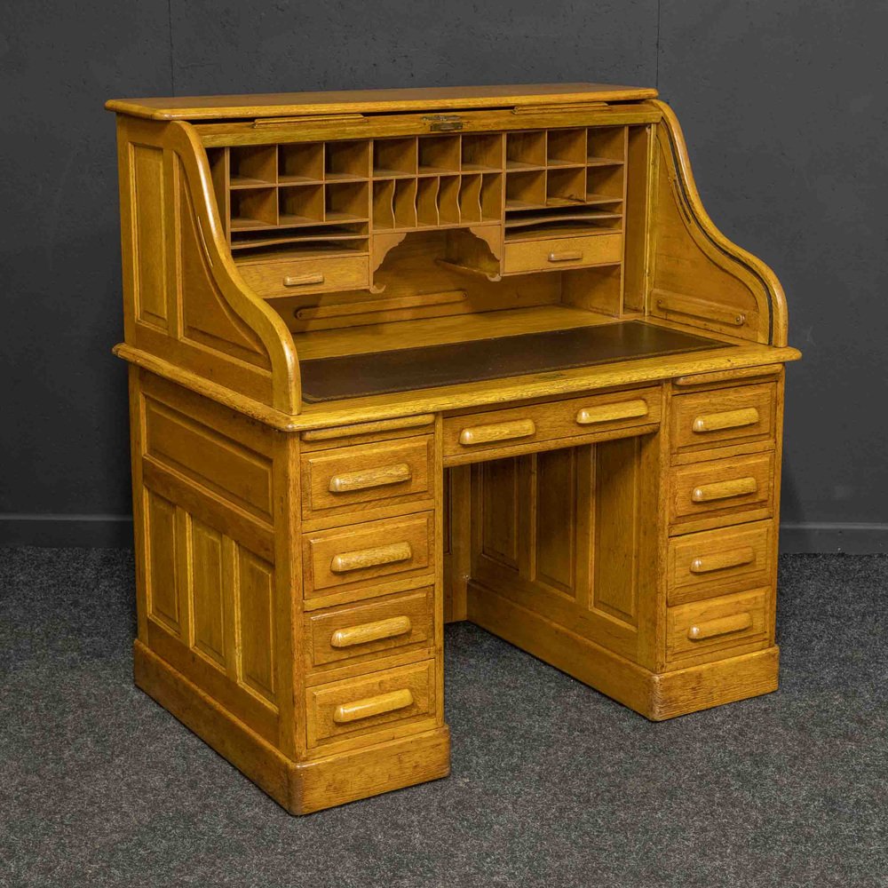 Early 20th Century Oak Roll Top Desk for sale at Pamono