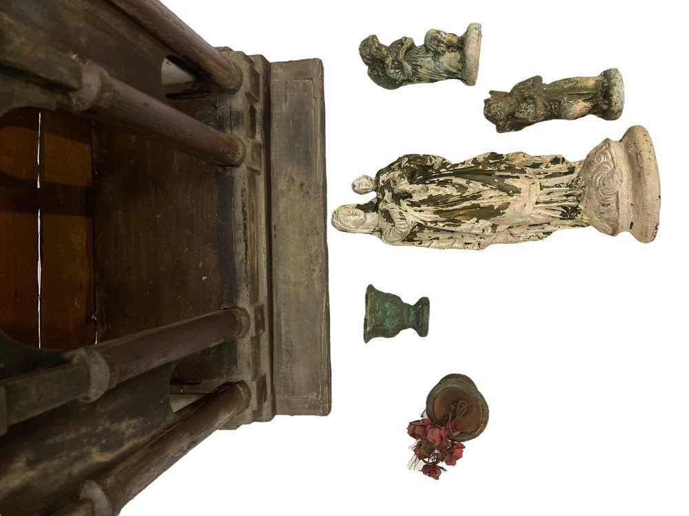 Victorian Display Case with Plaster Figures, 1800s for sale at Pamono