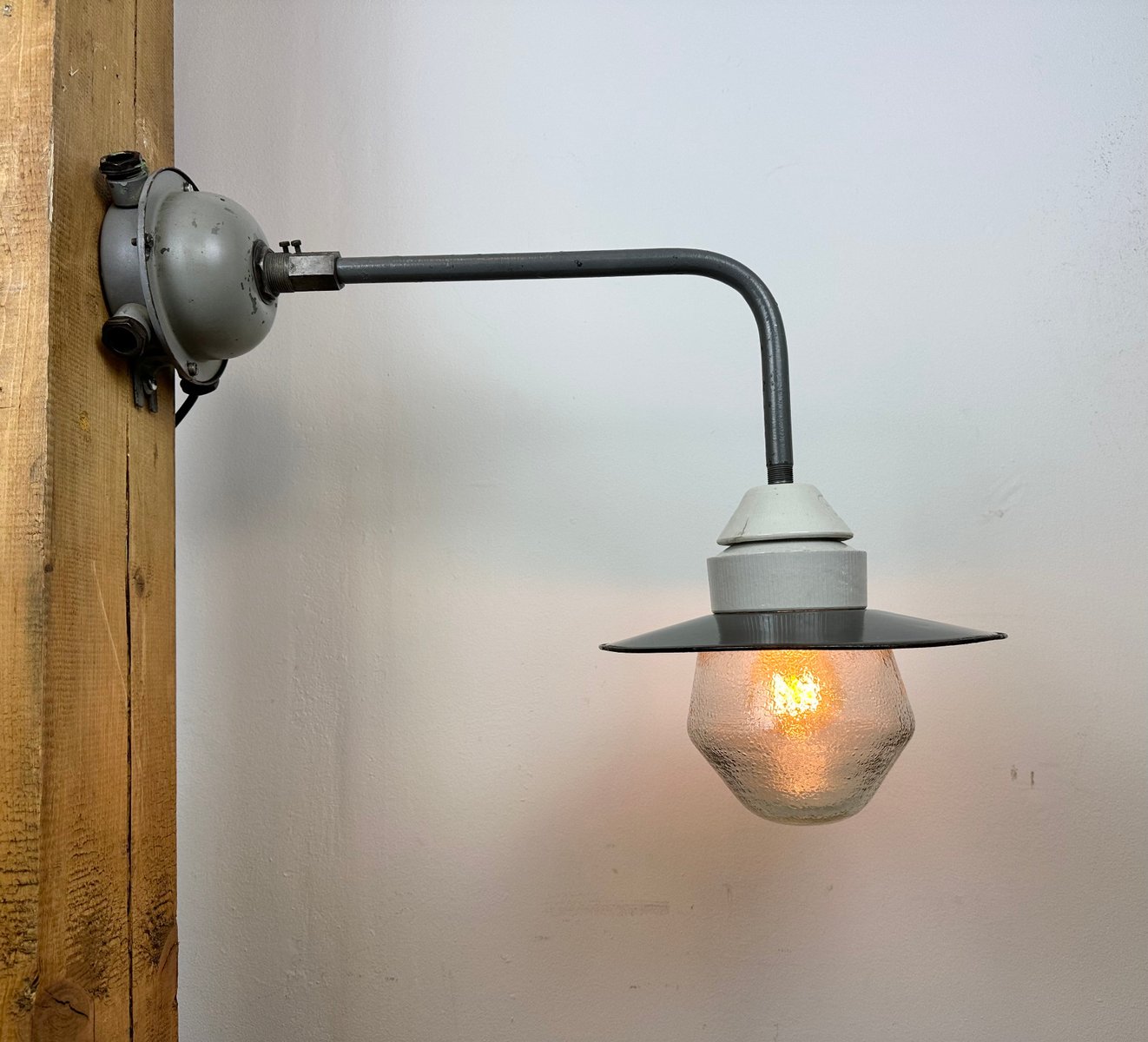 Industrial Factory Wall Light with Enamel Shade, 1960s for sale at Pamono