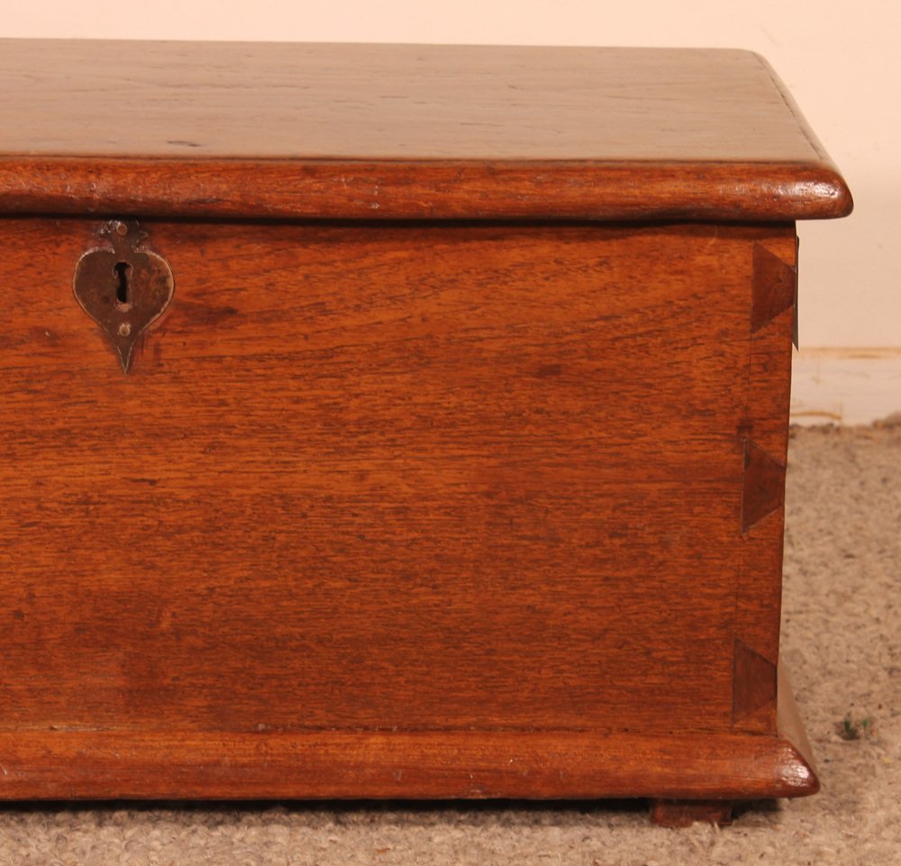 Small Colonial Chest, 1700s for sale at Pamono