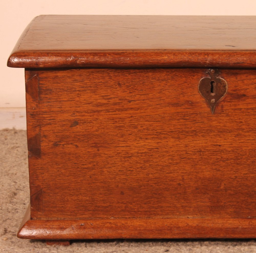 Small Colonial Chest, 1700s for sale at Pamono