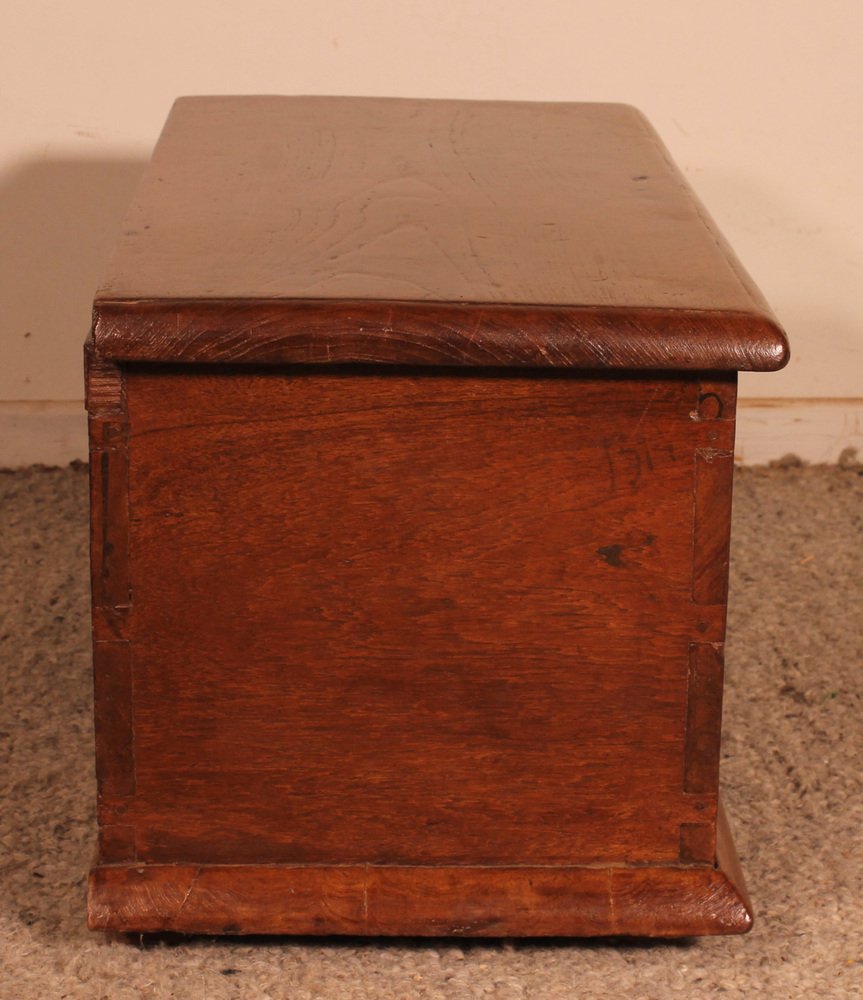 Small Colonial Chest, 1700s for sale at Pamono