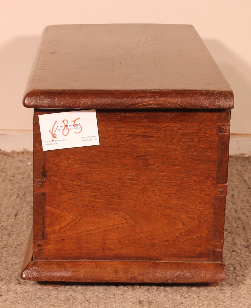 Small Colonial Chest, 1700s for sale at Pamono