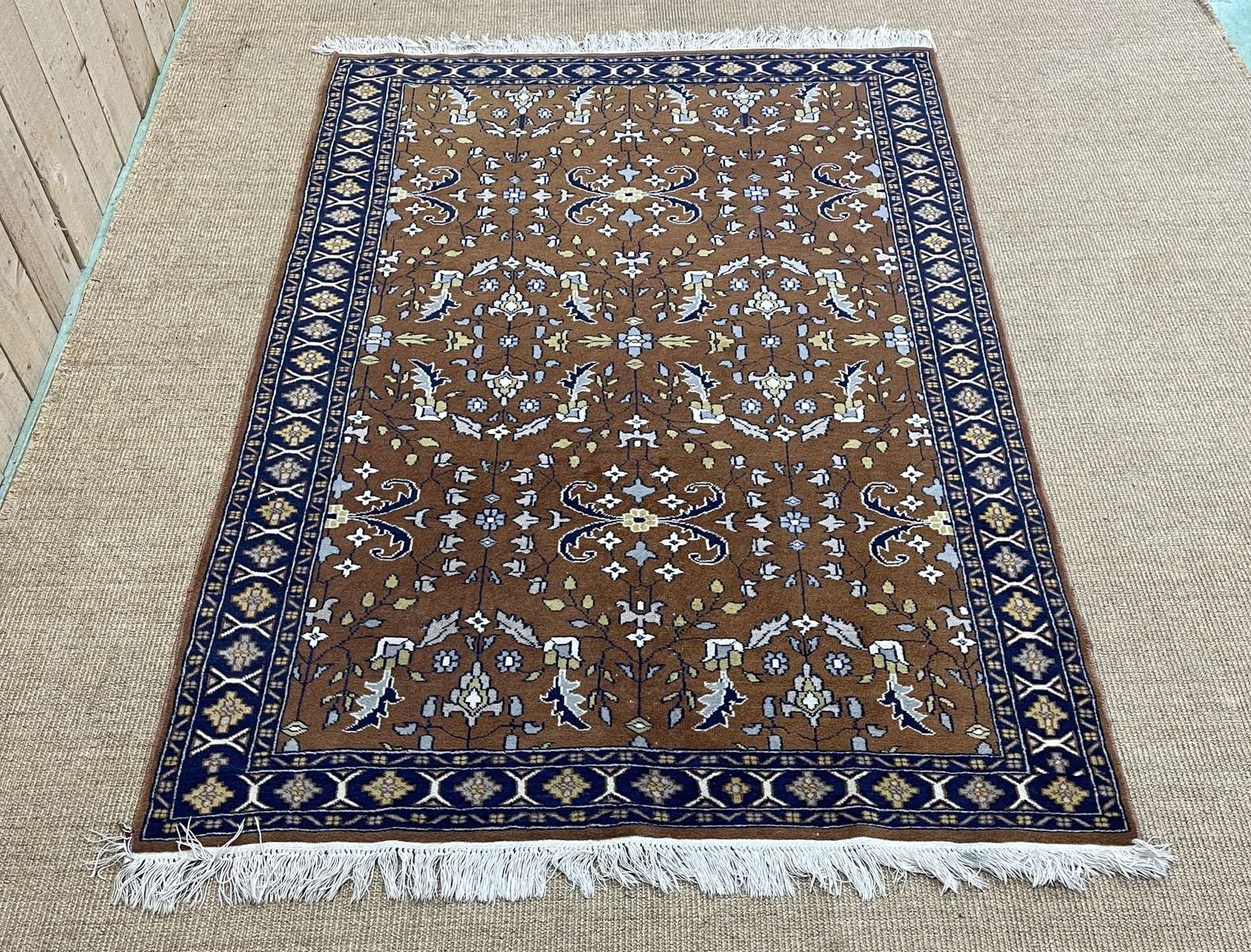Pakistani Rug in Handmade Wool for sale at Pamono