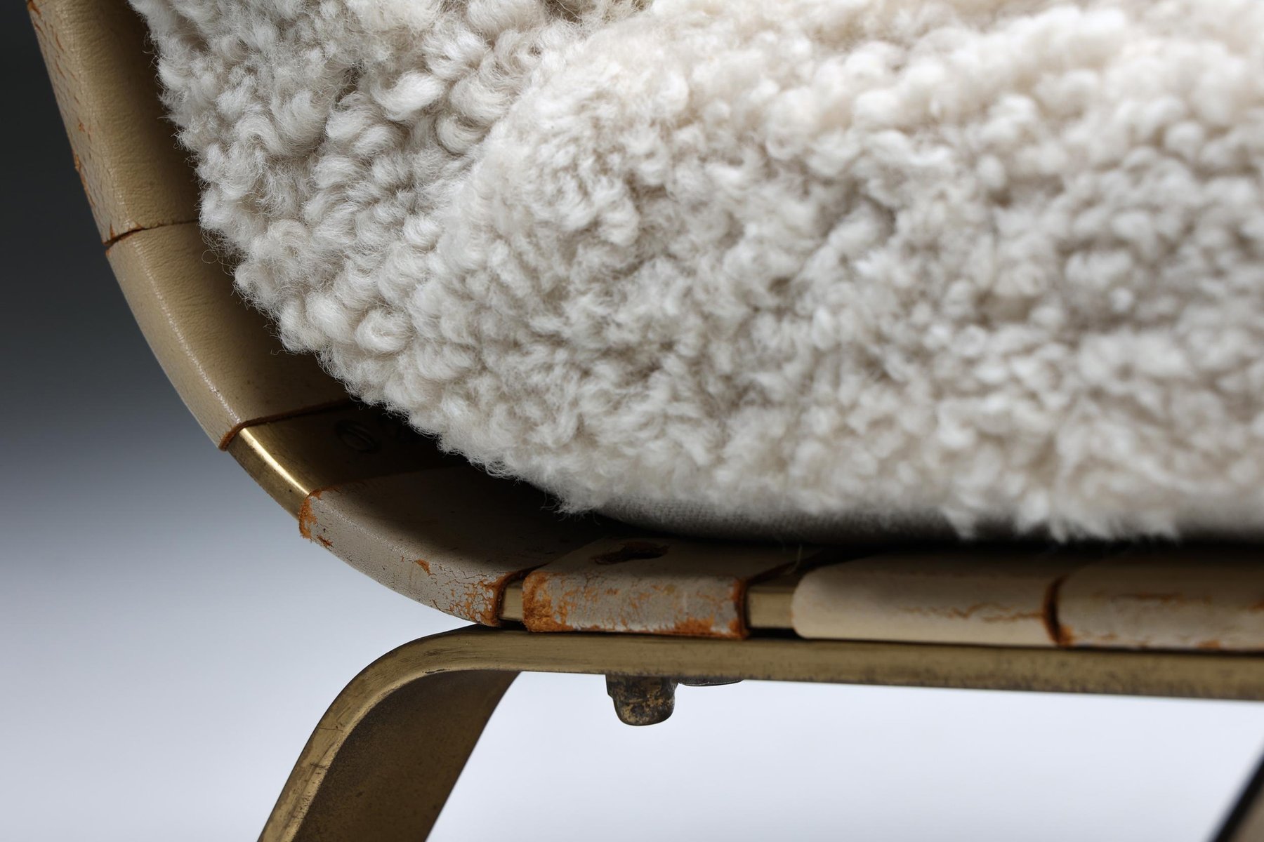 Mid-Century Modern Wool Lounge Chair, 1940s for sale at Pamono
