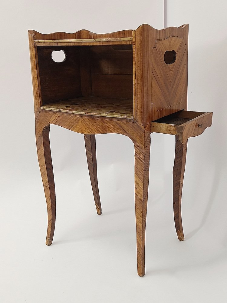 Louis XV Beistelltisch, 18. Jh. aus Eiche, Holz, Palisander, Marmor ...