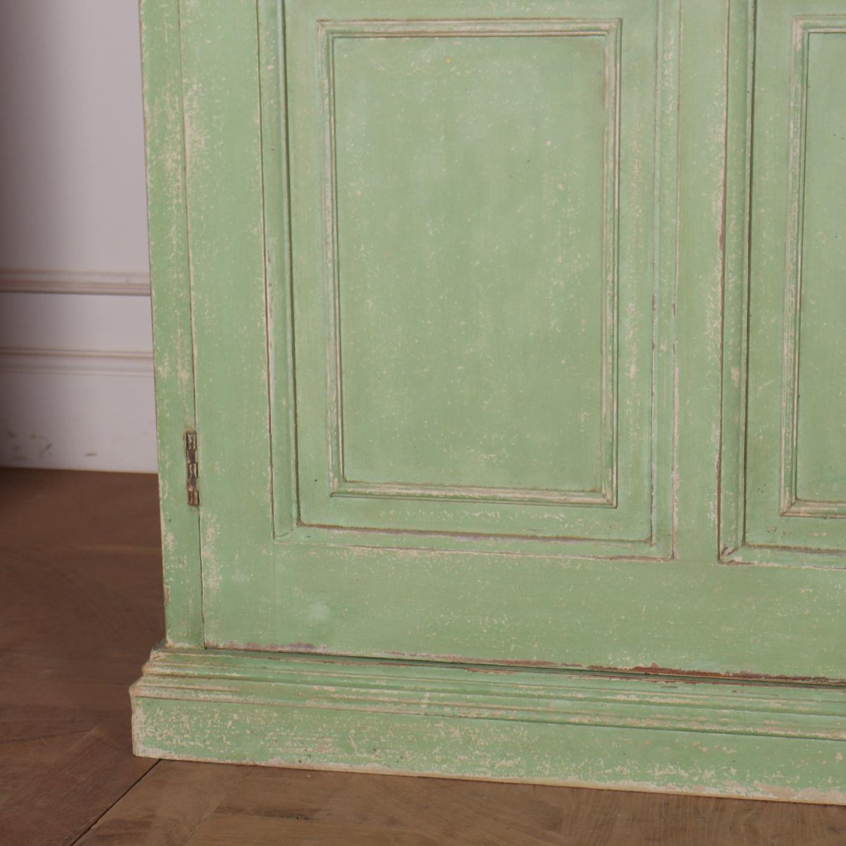 English Country House Linen Cupboard for sale at Pamono