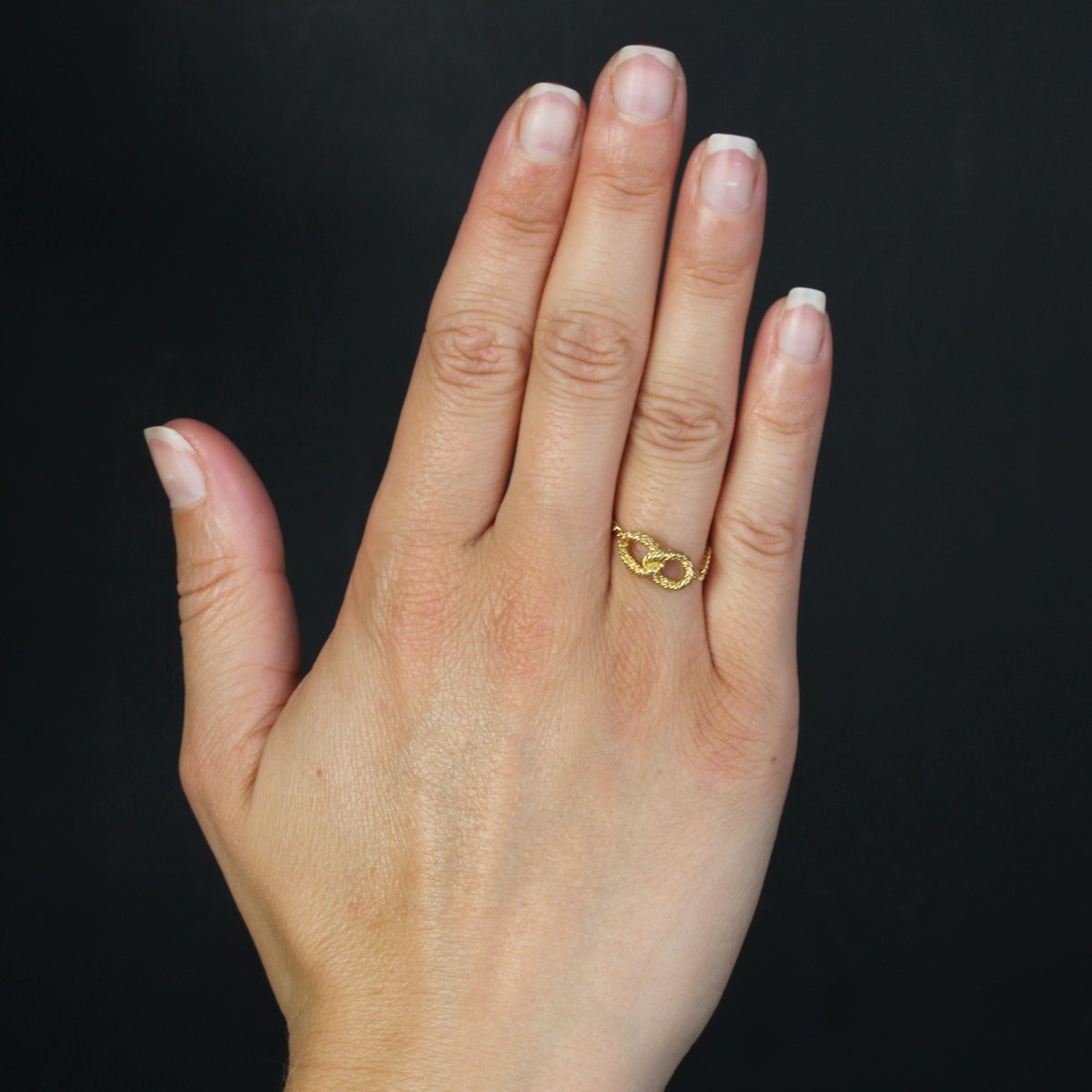 Modern 18 Karat Yellow Gold Interlaced Loop Chain Ring for sale at Pamono