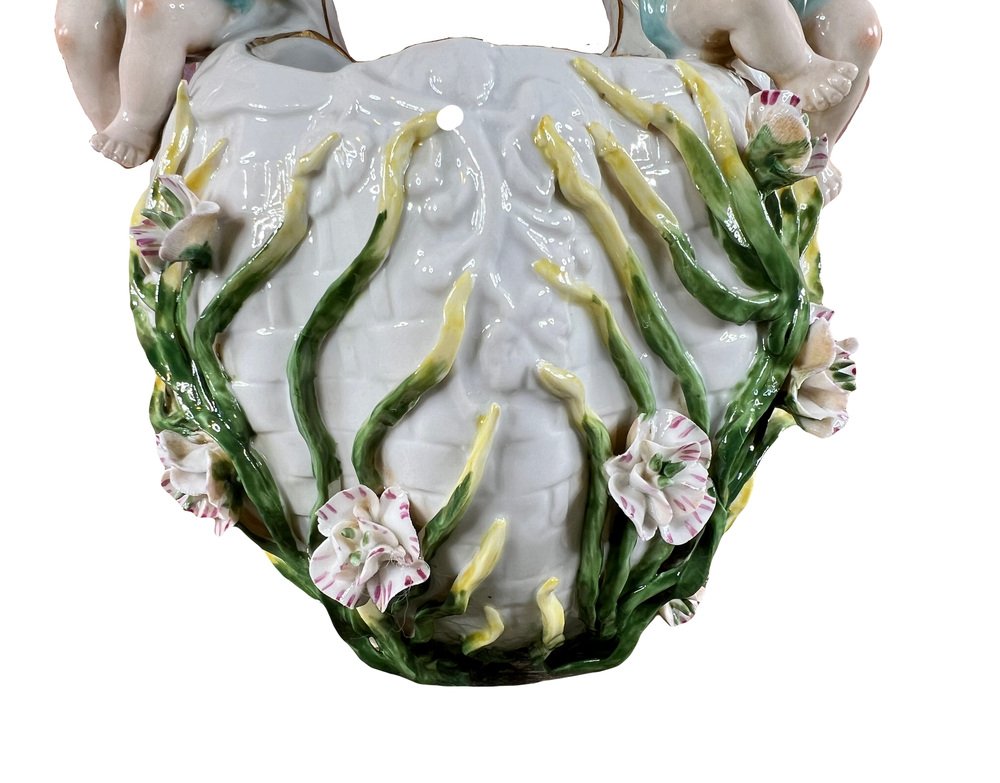 Putti Wall Decor in Meissen Porcelain, 1920s for sale at Pamono