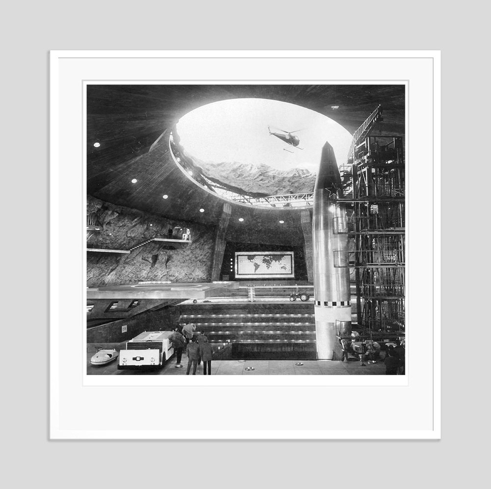 Spectre HQ, 1960er, Fotodruck im weißen Rahmen bei Pamono kaufen