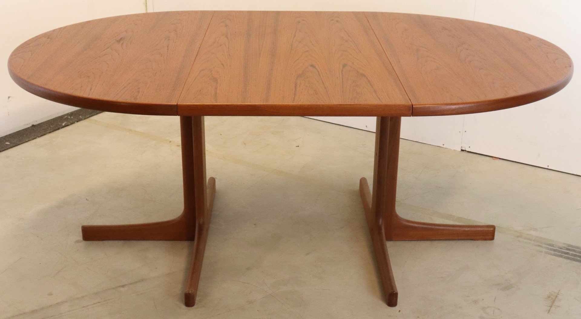 Round Mid-Century Danish Extendable Bovlstrup Dining Table for sale at ...