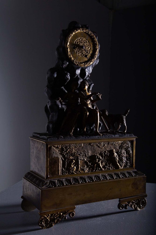 Antique French Carlo X Era Table Clock in Bronze, 1820 for sale at Pamono