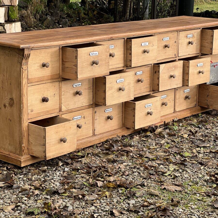 Lange Deutsche Kommode aus Kiefernholz bei Pamono kaufen