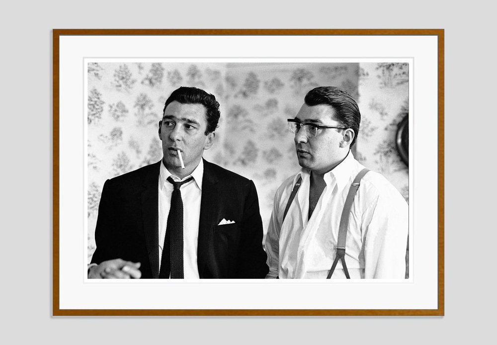 Reggie und Ronnie Kray, Archivaler Pigmentdruck in Braunem Rahmen bei ...