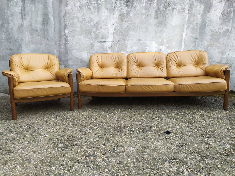 Skandinavische Ledersofas & Sessel, 1970er, 3er Set bei Pamono kaufen