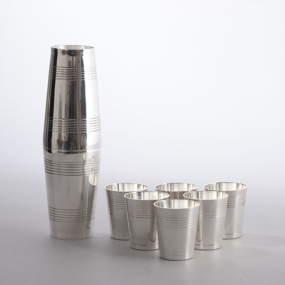 Versilberter Art Deco Cocktail Shaker und Tassen, 7 . Set bei Pamono kaufen