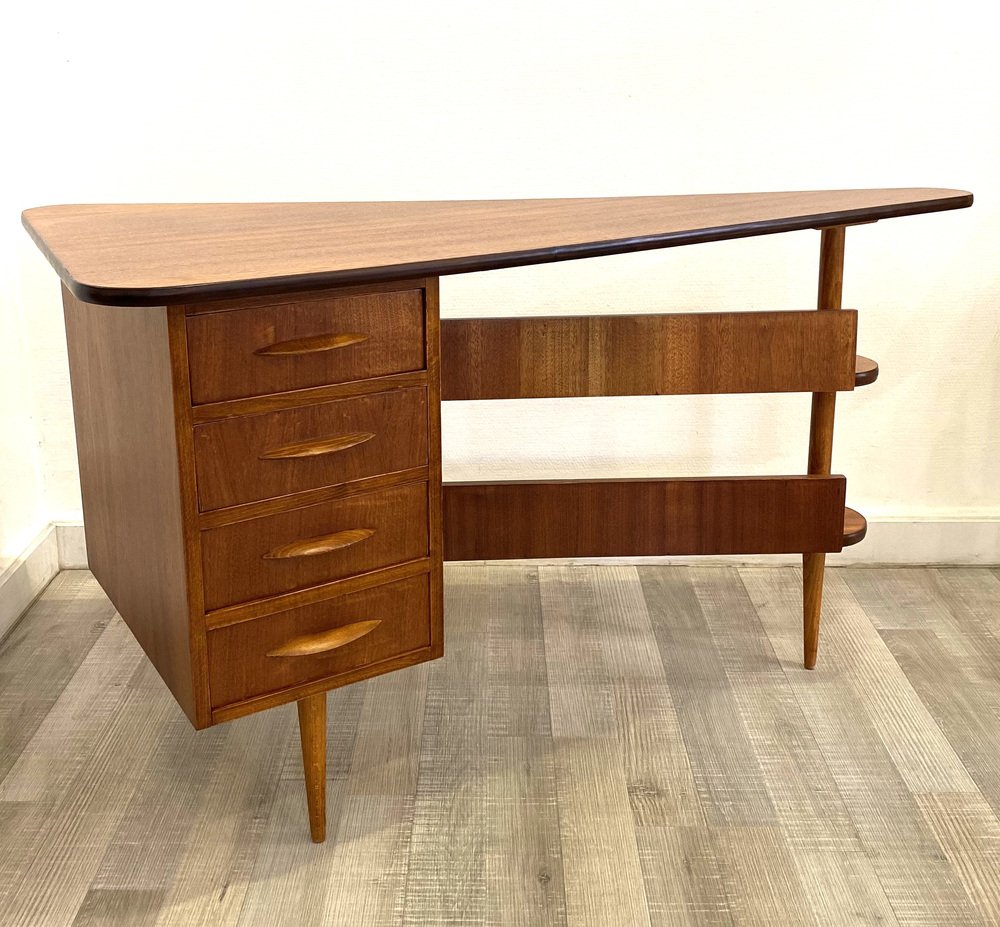 Bureau Triangulaire Mid-Century avec Tiroirs, 1960s en vente sur Pamono